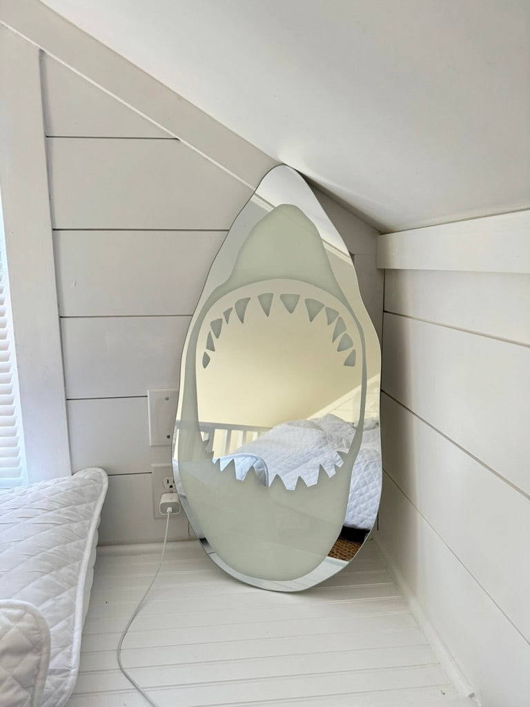 GREAT WHITE MIRROR – FINATICS